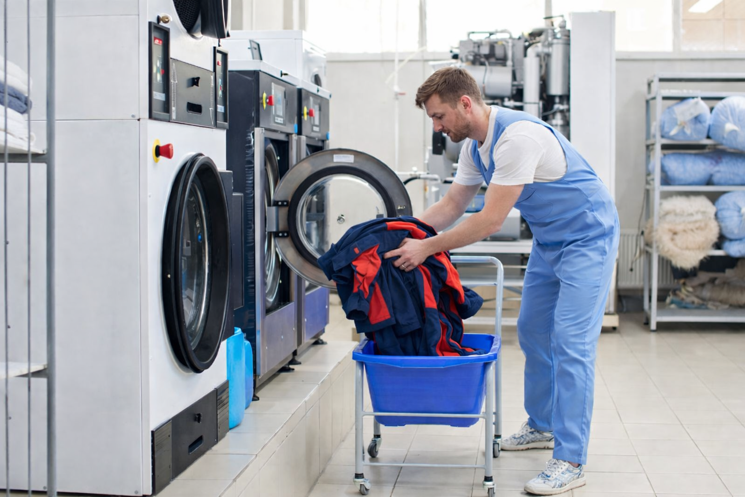 Why Stretch Workwear Fabrics Fail in Industrial Laundry